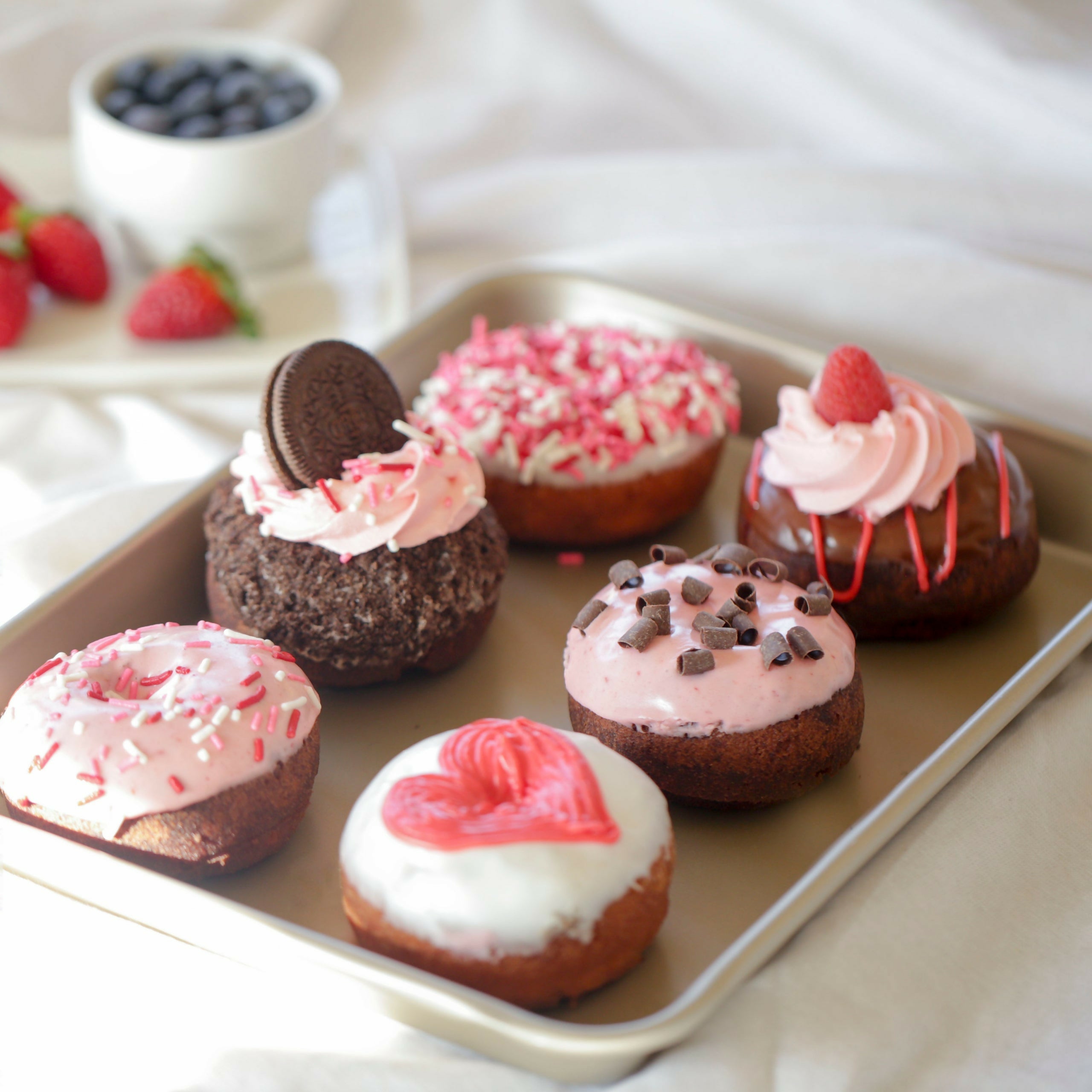 6 pack Valentine's Day-themed donuts